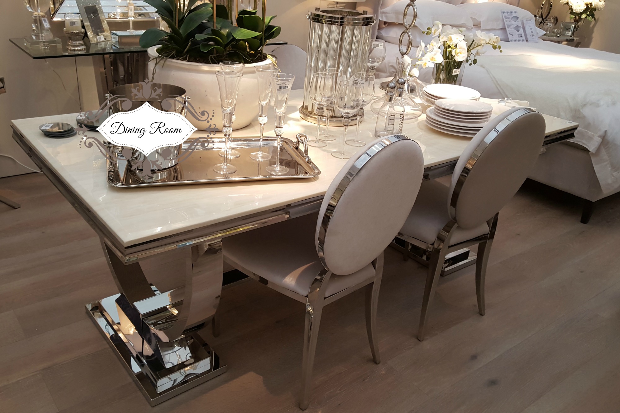How to Choose the Perfect Dining Table? | La Maison Chic