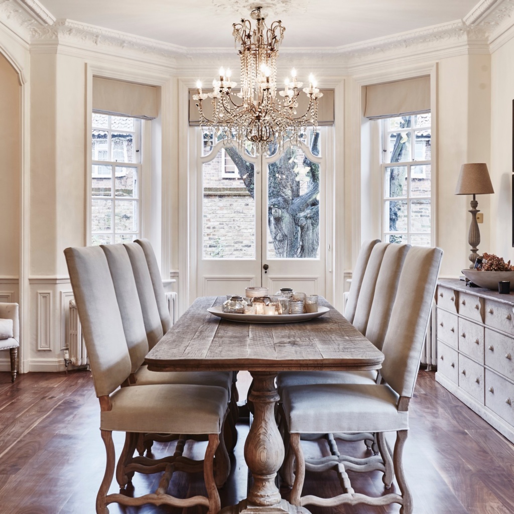 How to Arrange Your Large Dining Table | La Maison Chic