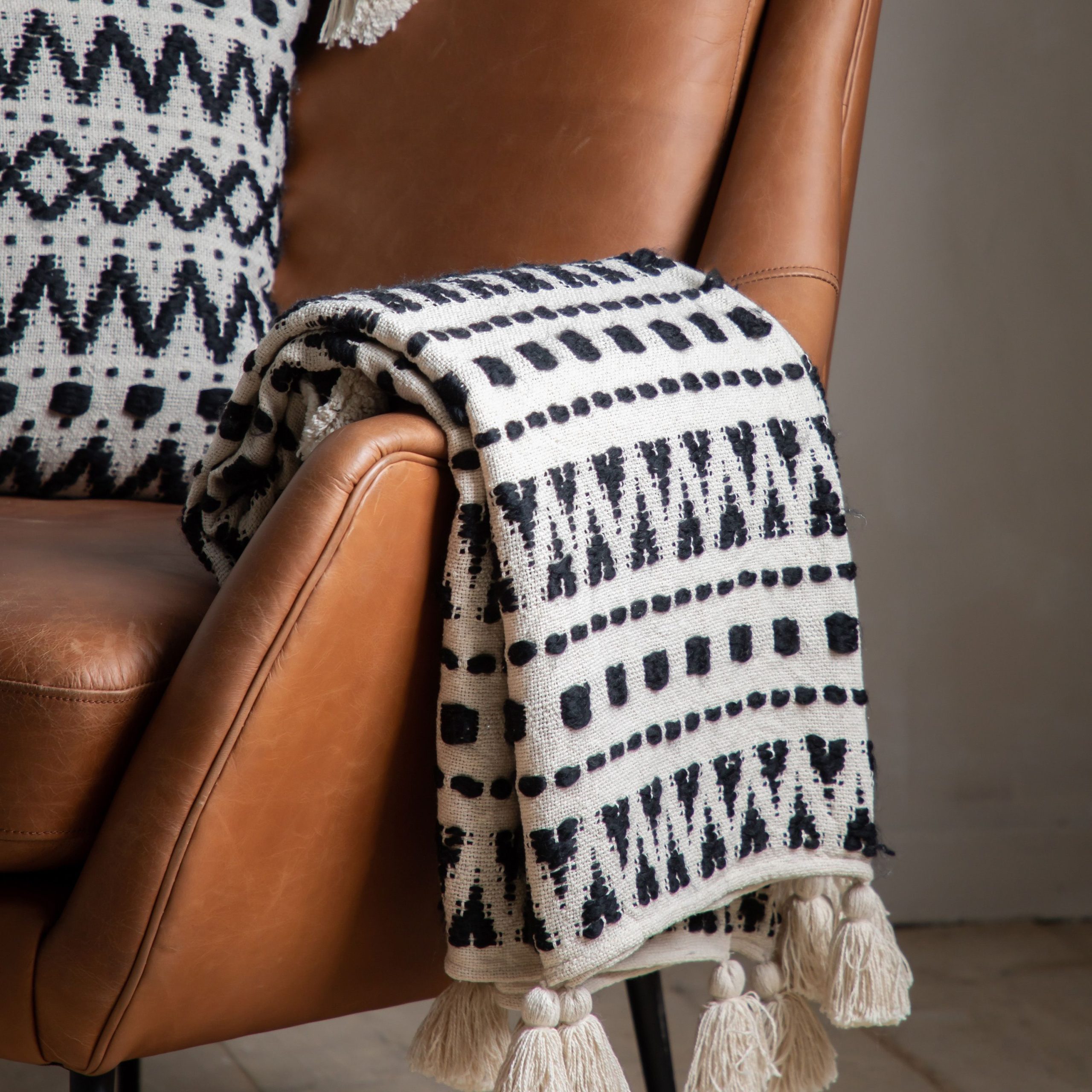 Stylish Tufted Aztec Design Black & White Throw with Aztec Pattern